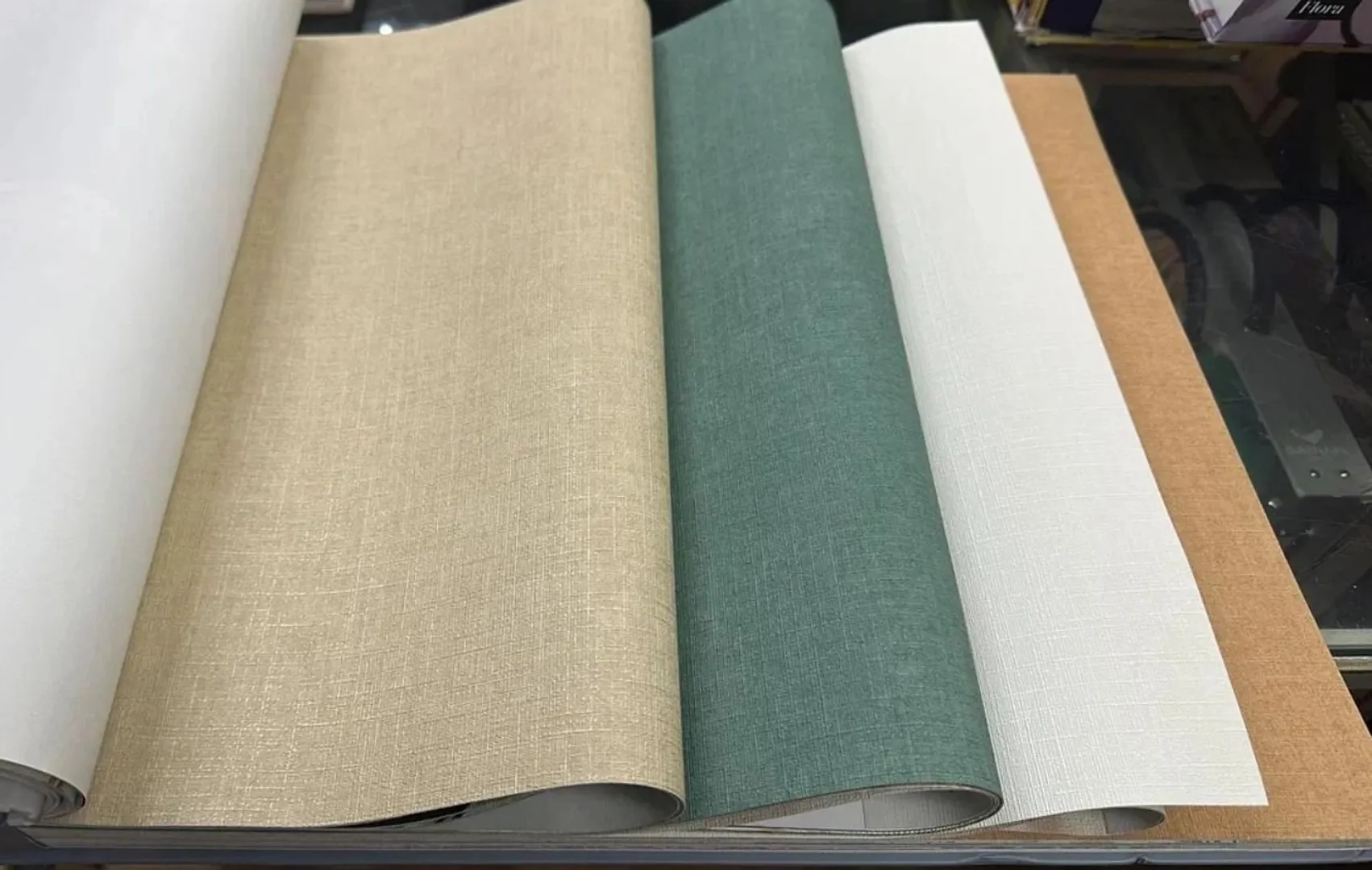 Cedico Group - Cerco carta da parati; Compro rotoli parati Karuna ...